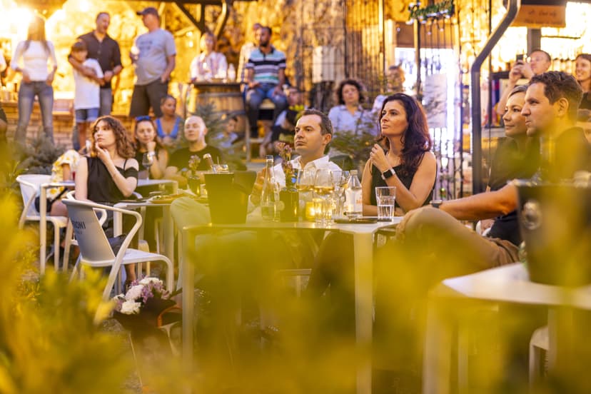 Juno Wine Garden - Wine, Food & Music in Brașov